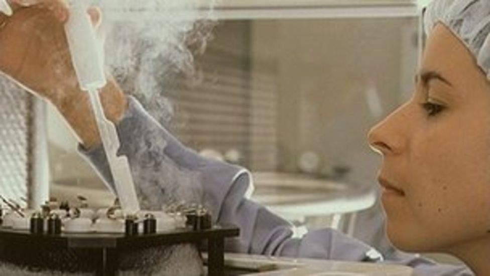 Freezing ovaries 'could boost fertility' in older women - BBC News