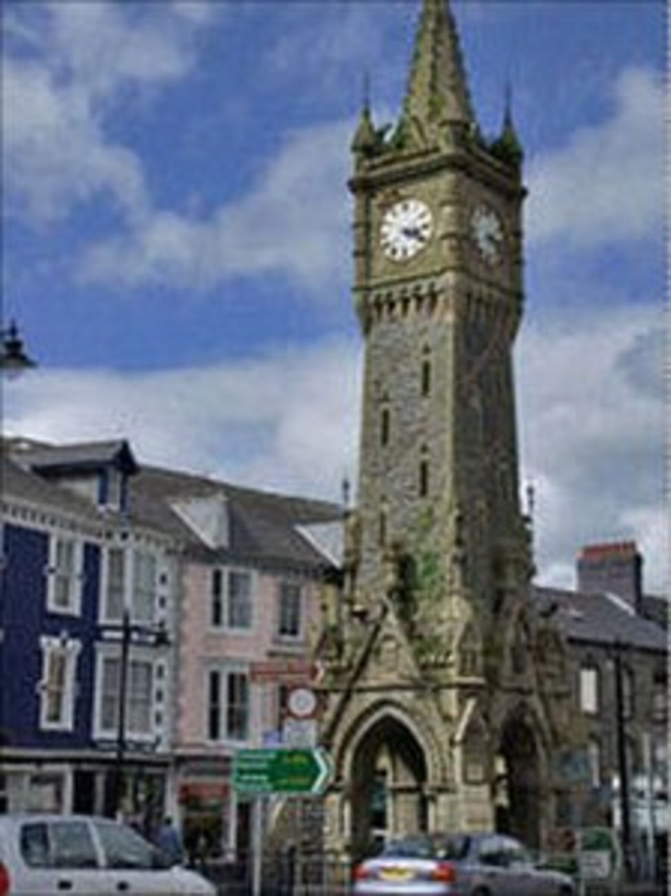 Machynlleth's £50,000 for final phase of clock work - BBC News