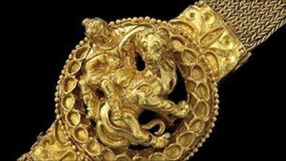 Rare Afghan gold collection to be displayed in UK - BBC News