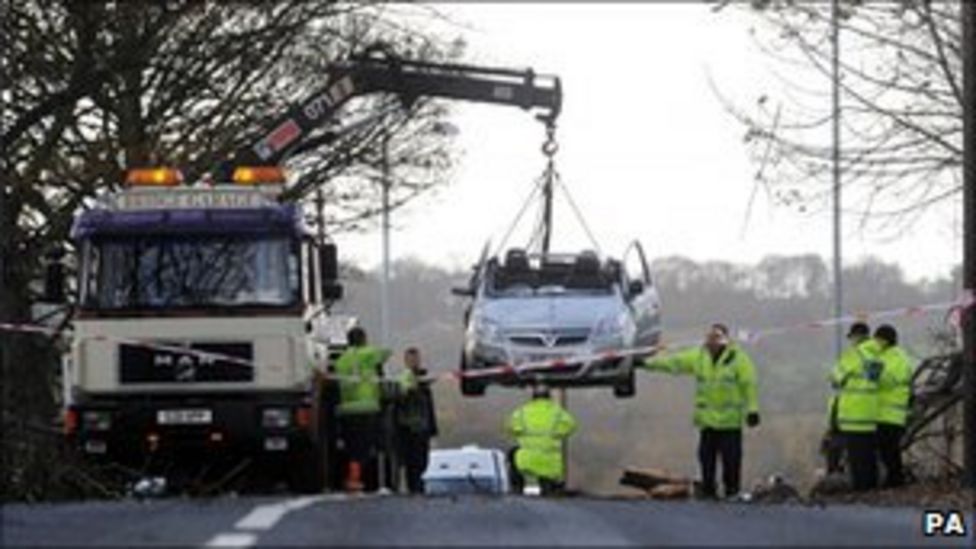 Woman impaled by tree branch in Wakefield dies - BBC News