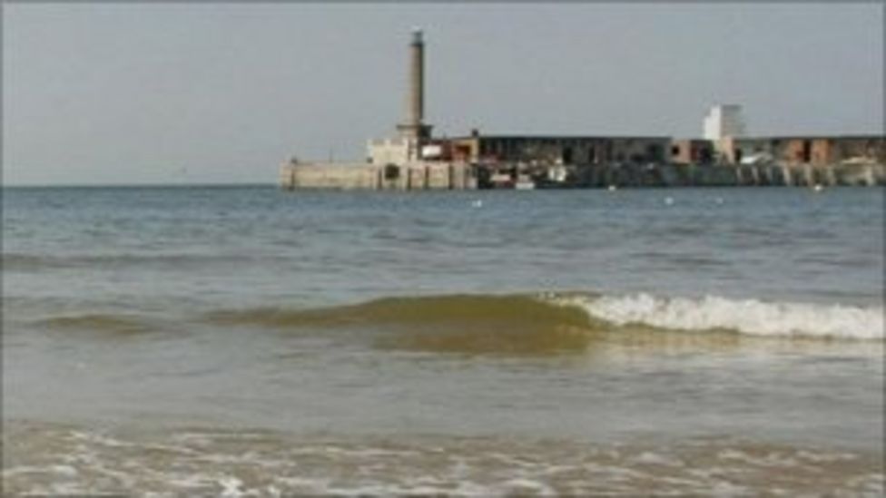 Flood defence protection work in Margate begins - BBC News