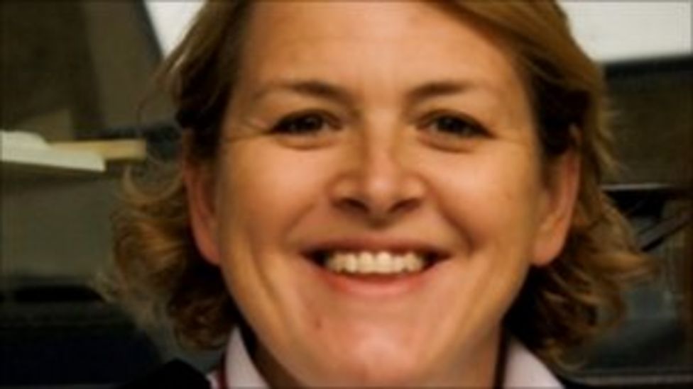 London female firefighters to support Sian Griffiths - BBC News