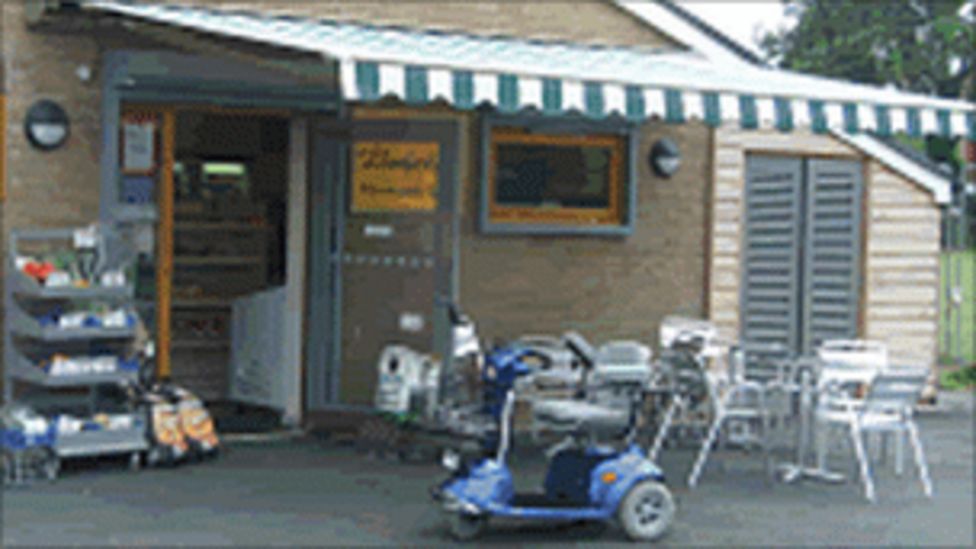 Llanfechain community gets new store - BBC News