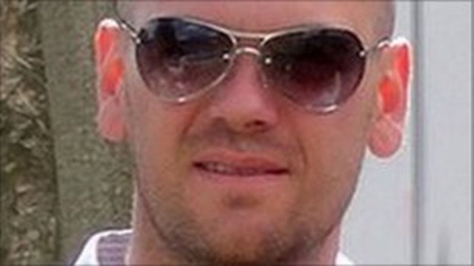 Chef killed by single stab wound, Essex court hears - BBC News