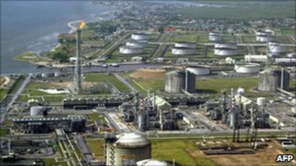 Shell and Halliburton quizzed over Nigeria 'corruption' - BBC News