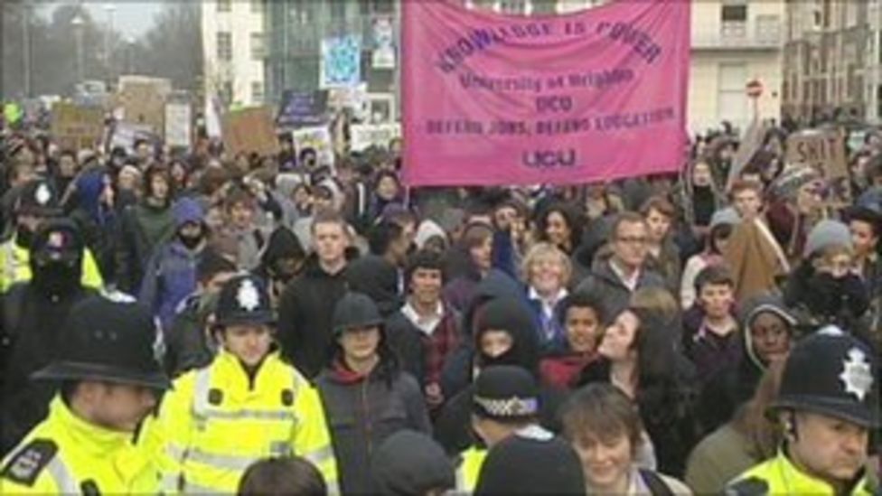 Five arrested after Brighton tuition fees protest - BBC News