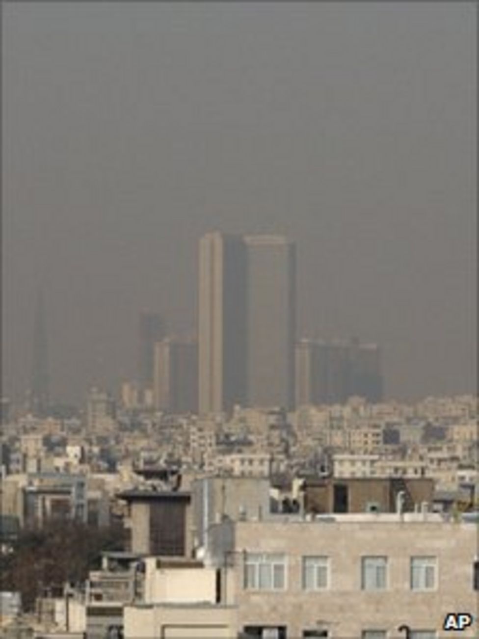 Iran declares second pollution holiday - BBC News