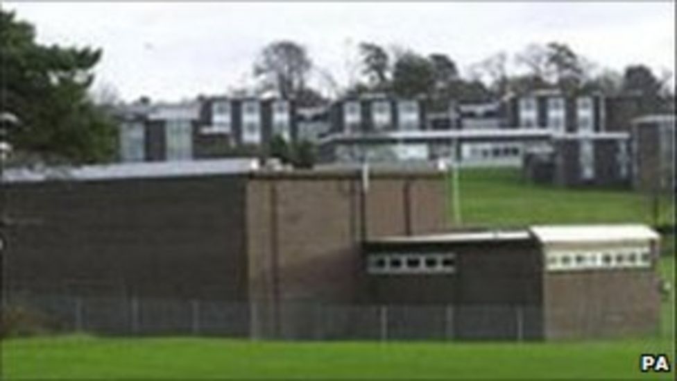 Roads fear over Deepcut Barracks housing plan - BBC News