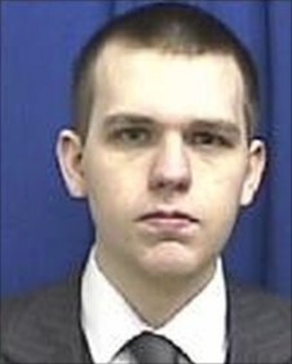 Stabbed Ealing policeman Paul Madden leaves hospital - BBC News