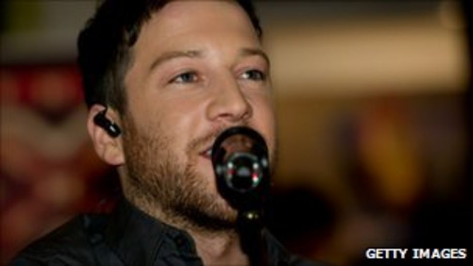 X Factor's Matt Cardle grabs UK Christmas number one - BBC News