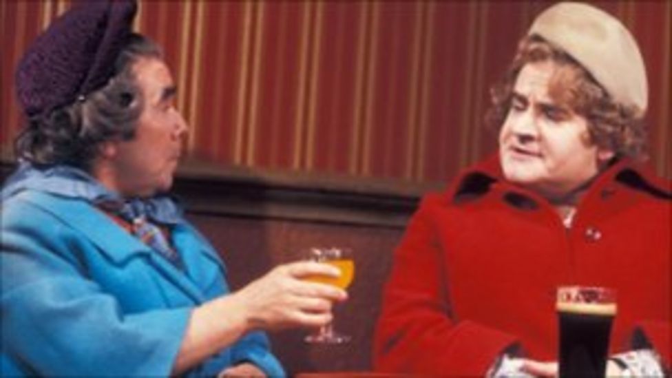 Ronnie Corbett Christmas return: Puns upon a time - BBC News