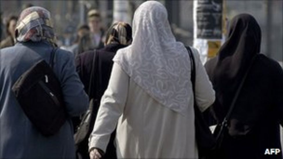Germans wrestle with multicultural identity - BBC News