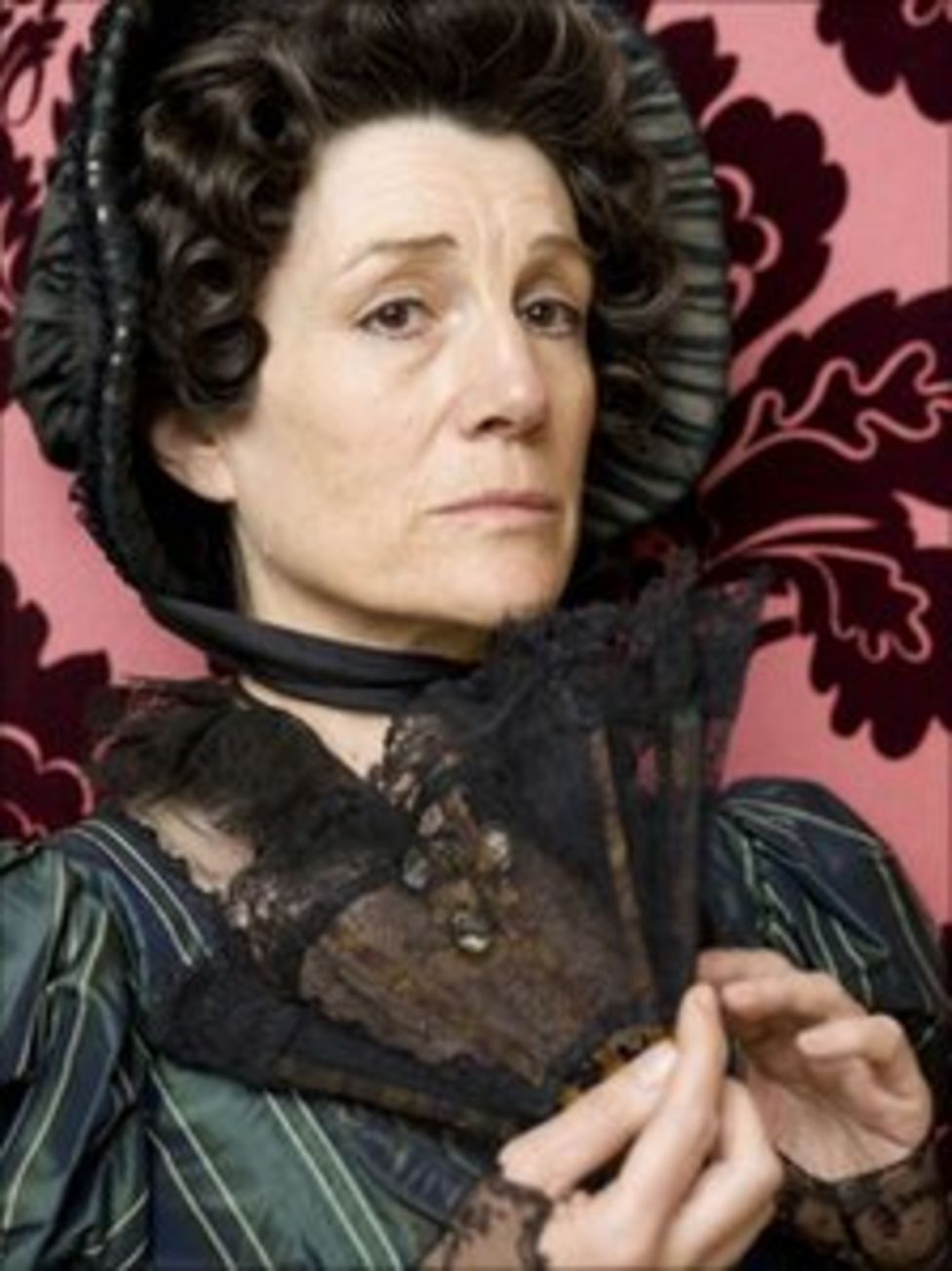 Profile: Dame Harriet Walter - BBC News