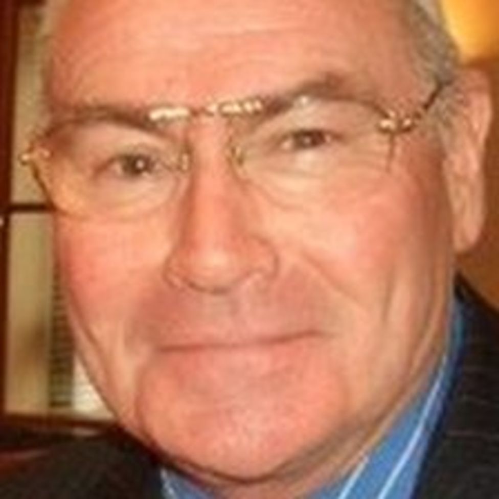 Manx coastguard and politician Alex Downie made an OBE - BBC News