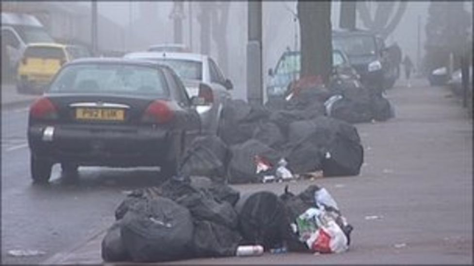 Birmingham binmen walk out after suspensions - BBC News