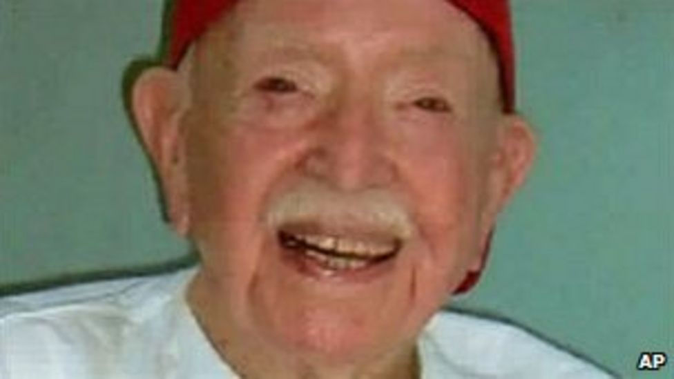 Seinfeld star Bill Erwin dies aged 96 - BBC News