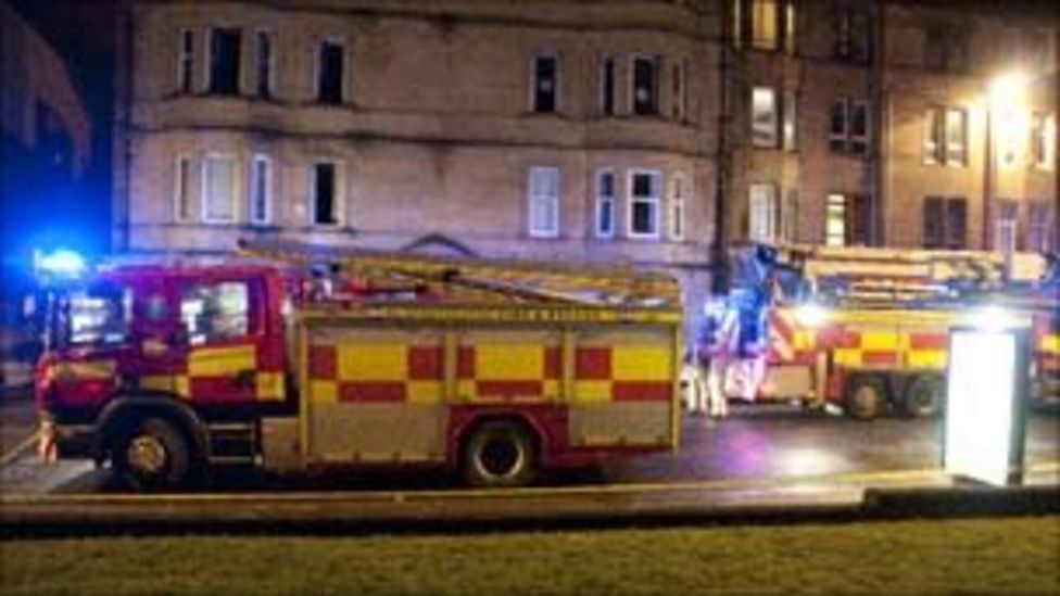 Baby and children injured in fire at Paisley tenement - BBC News