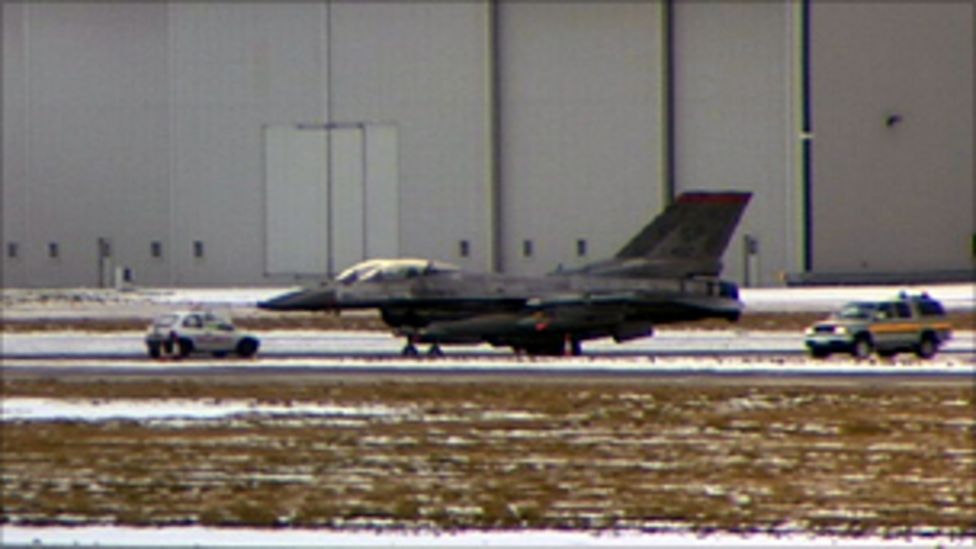 F16 jet fighter makes emergency landing at Prestwick - BBC News