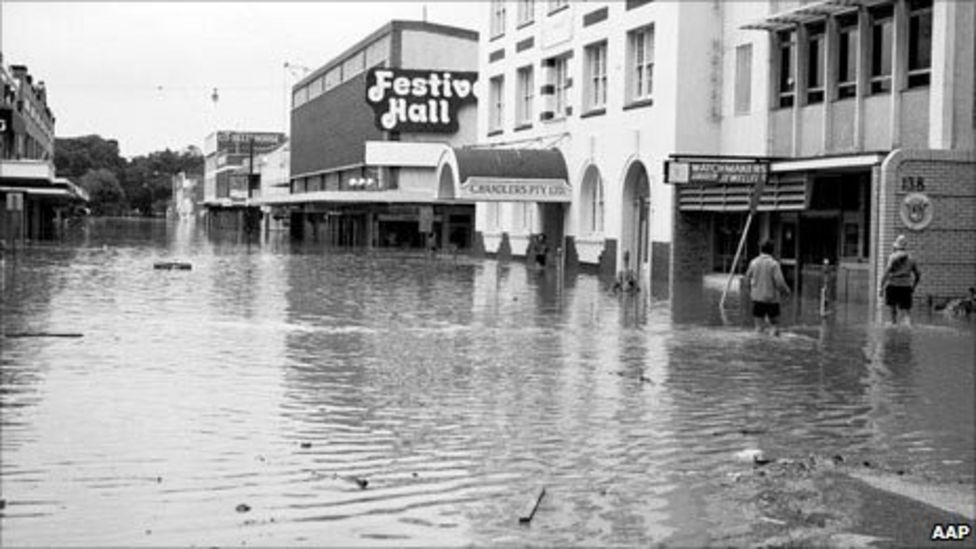 Brisbane's flood and the lessons of 1974 - BBC News