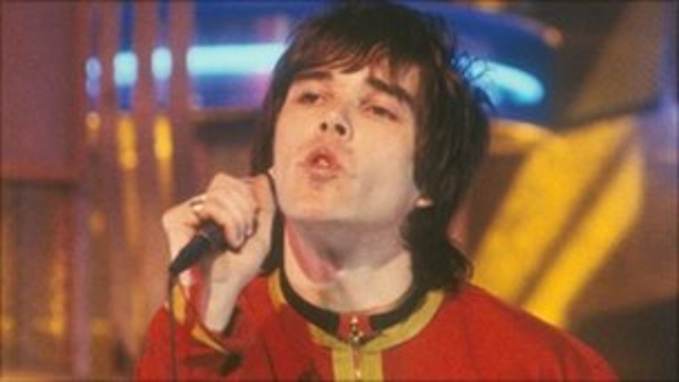 Stone Roses' Spike Island gig backdrop to new film - BBC News