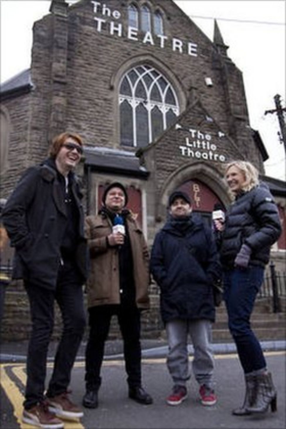 Nicky Wire on Manics' nerves before home town Welsh gig - BBC News