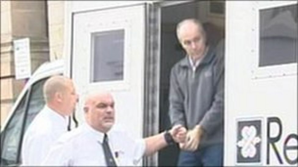 Bird egg smuggler Jeffrey Lendrum has sentence cut - BBC News