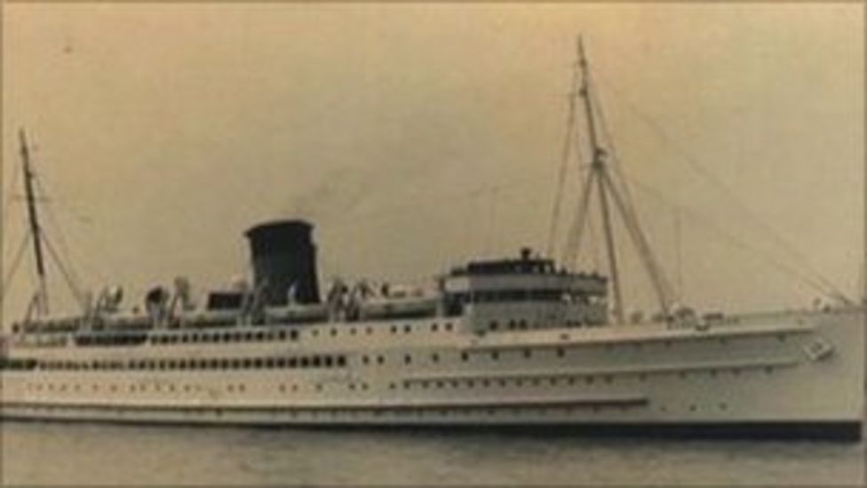 Dunkirk ship Mona's Queen anchor returns to Isle of Man - BBC News