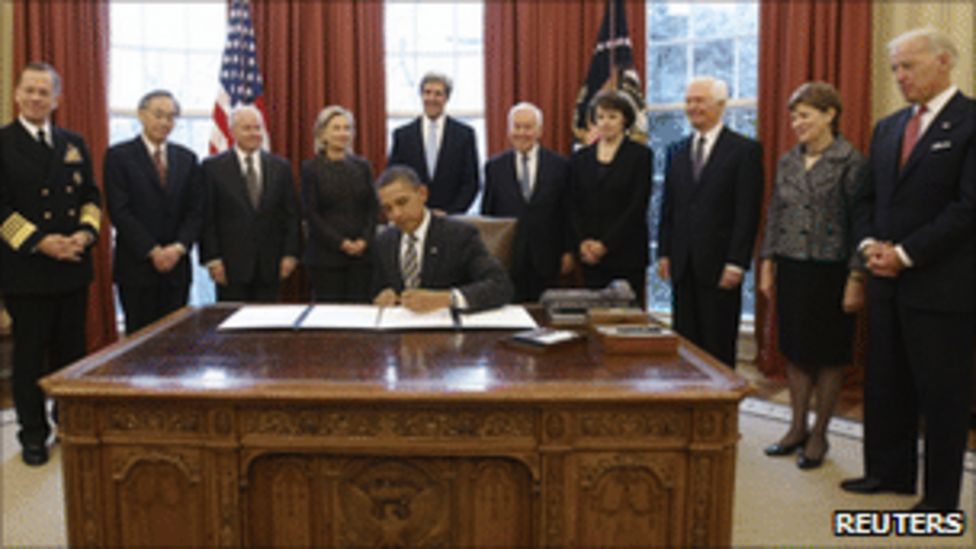 New Start treaty: Obama signs US-Russia nuclear papers - BBC News
