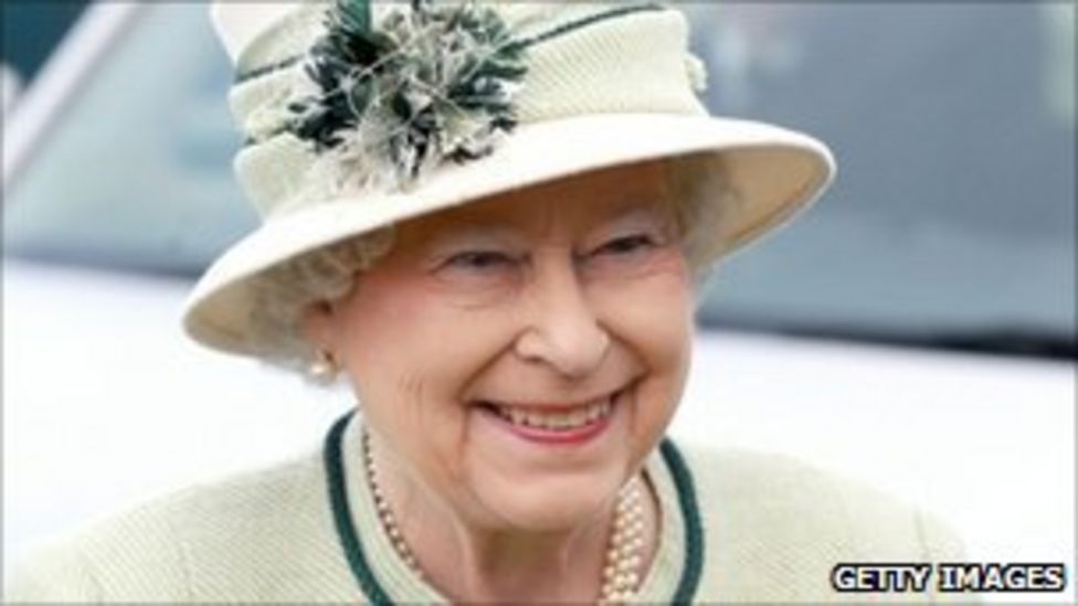 Queen 'approves' of King's Speech - BBC News