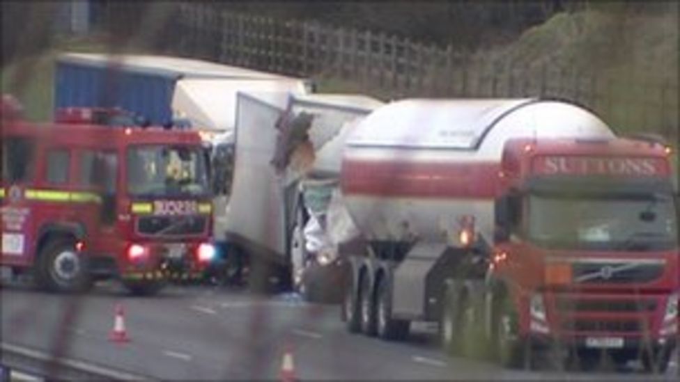 Driver killed in M40 gas tanker crash - BBC News