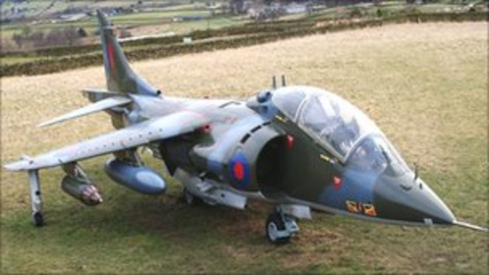 eBay removes Harrier jump jet over weapons ban - BBC News