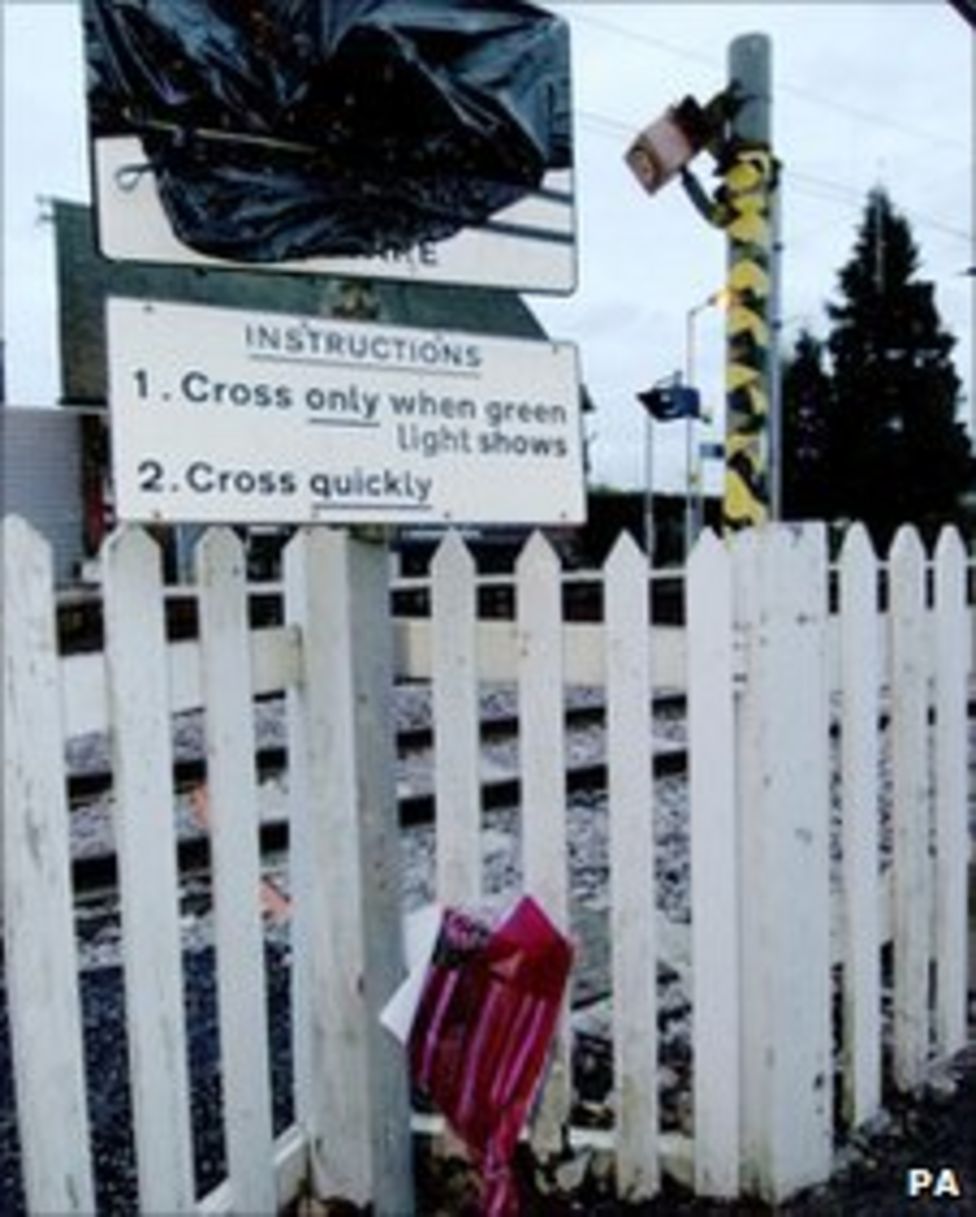 Essex girls' rail level crossing deaths case reopened - BBC News