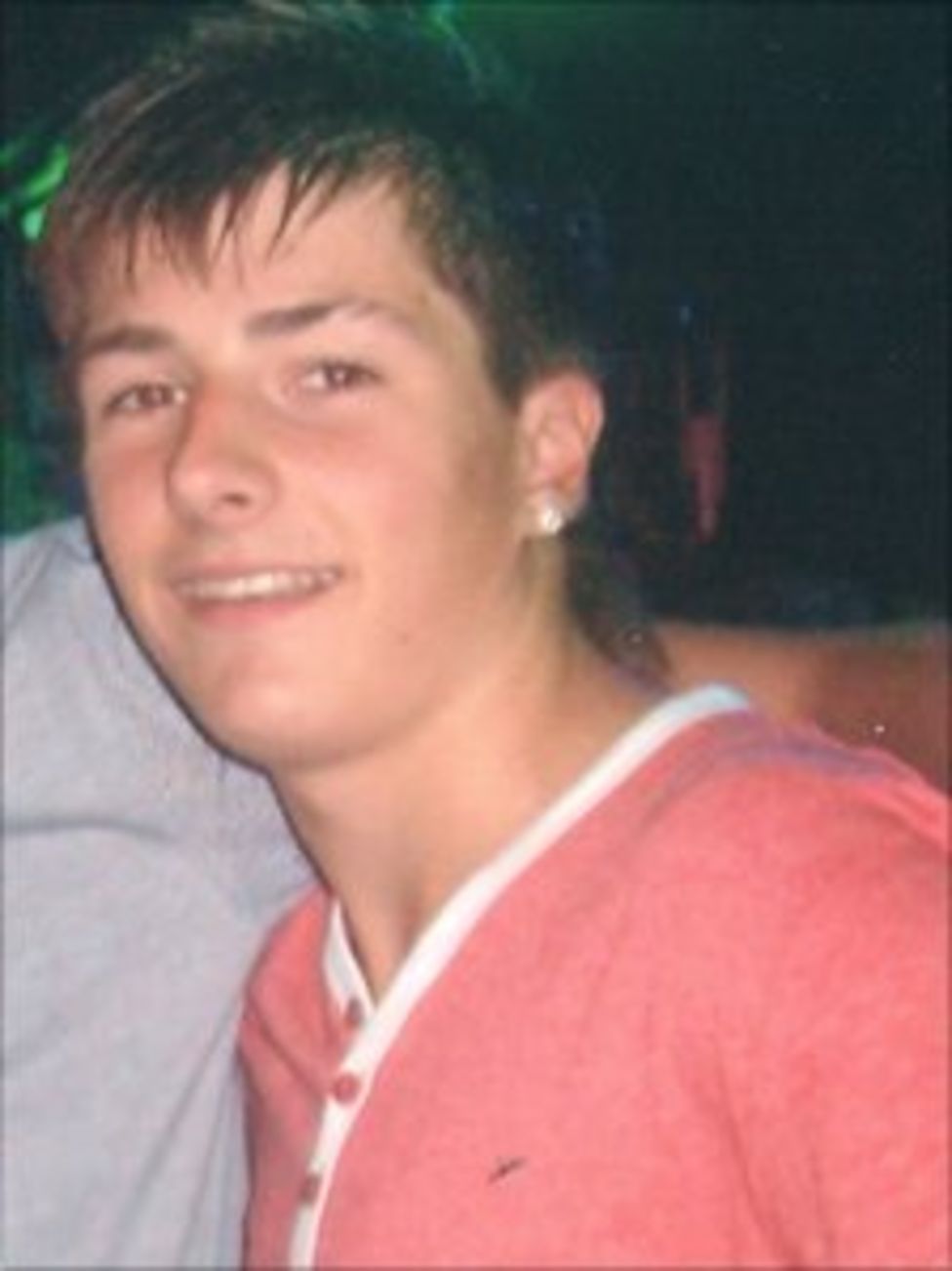 Family pay tribute to son stabbed in Gorebridge - BBC News