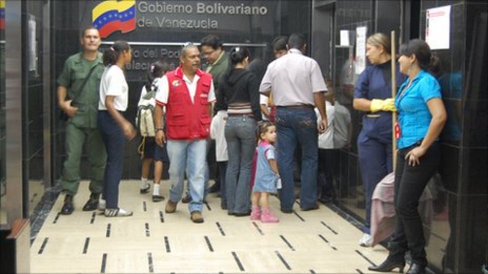 Venezuelan homeless families live in foreign ministry - BBC News