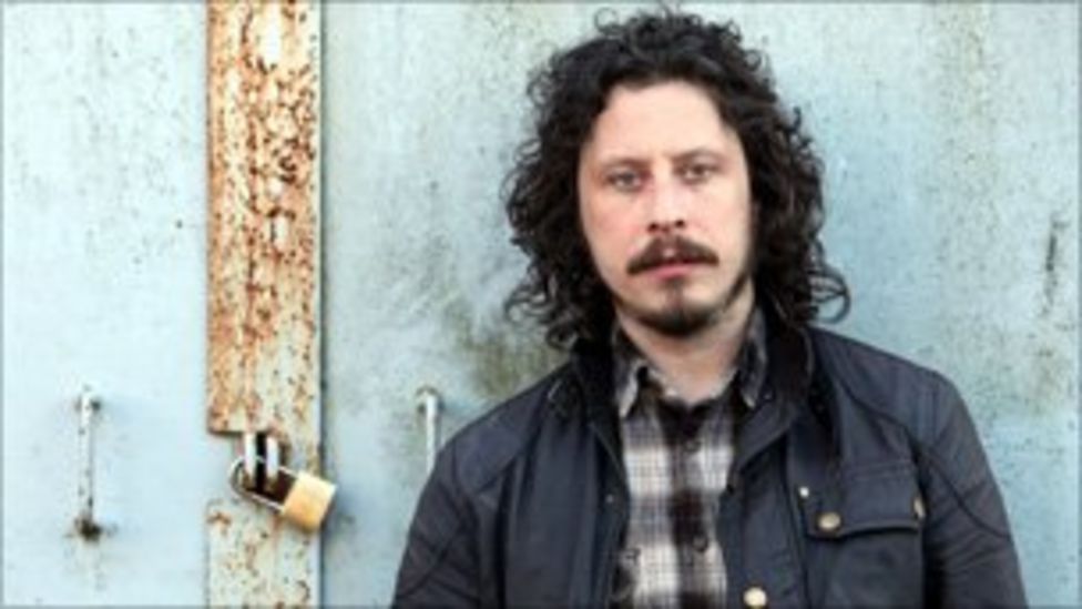 Stuart Cable's partner launches alcohol label campaign - BBC News