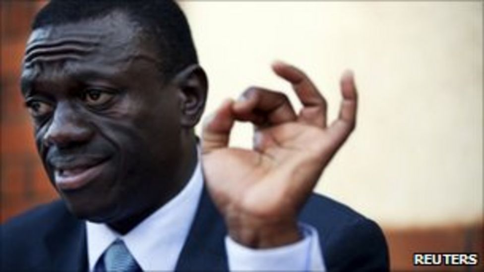 Kizza Besigye held over Uganda 'Walk to Work' protest - BBC News