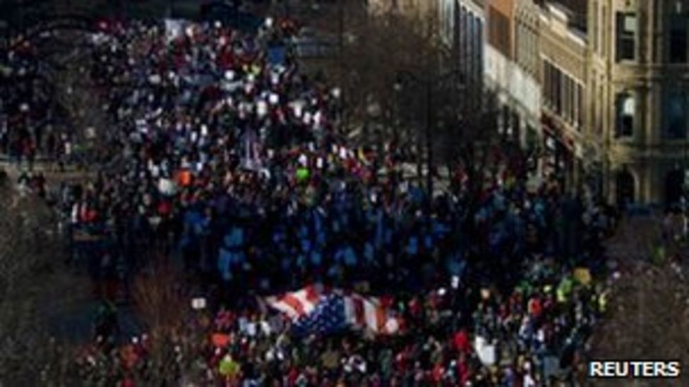 Wisconsin protests: Madison rally attracts thousands - BBC News