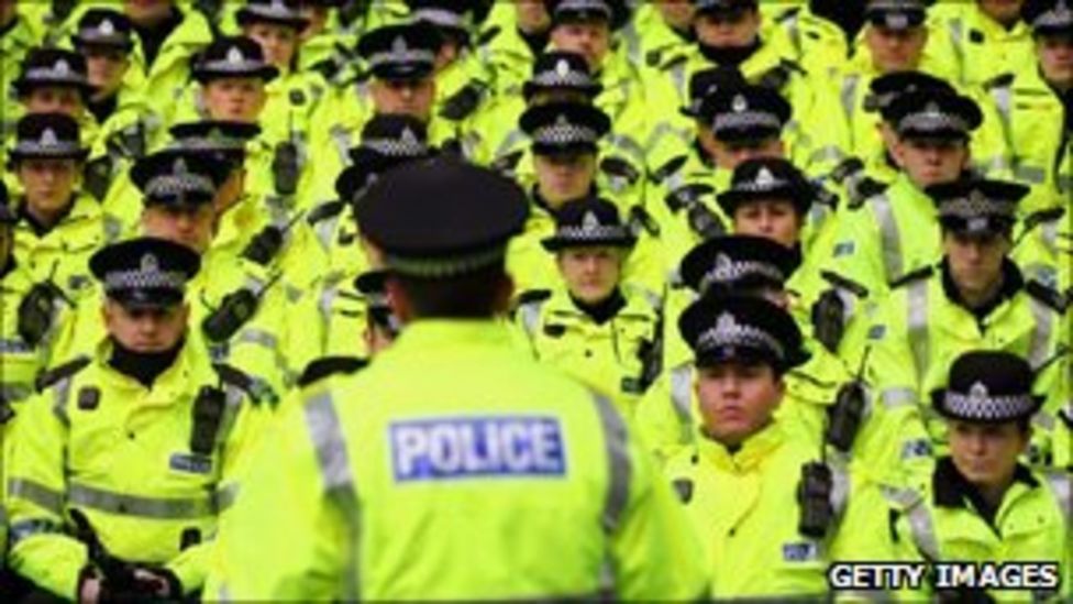 Police face 'big challenge' to safeguard front line - BBC News