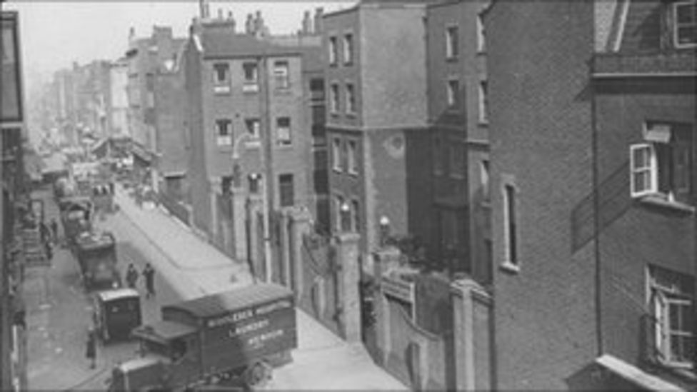 'Oliver Twist' Strand Union Workhouse gets listing - BBC News