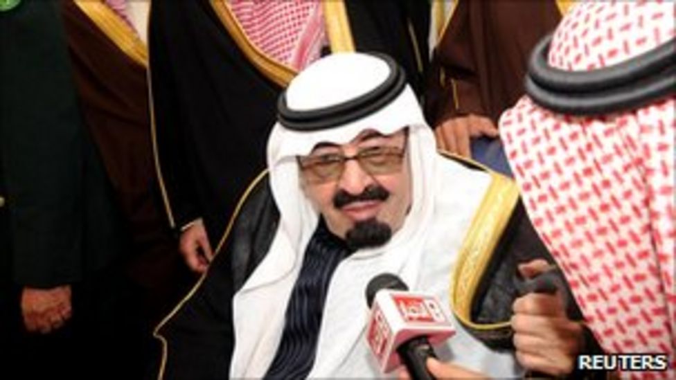 Saudi king offers benefits as he returns from treatment - BBC News