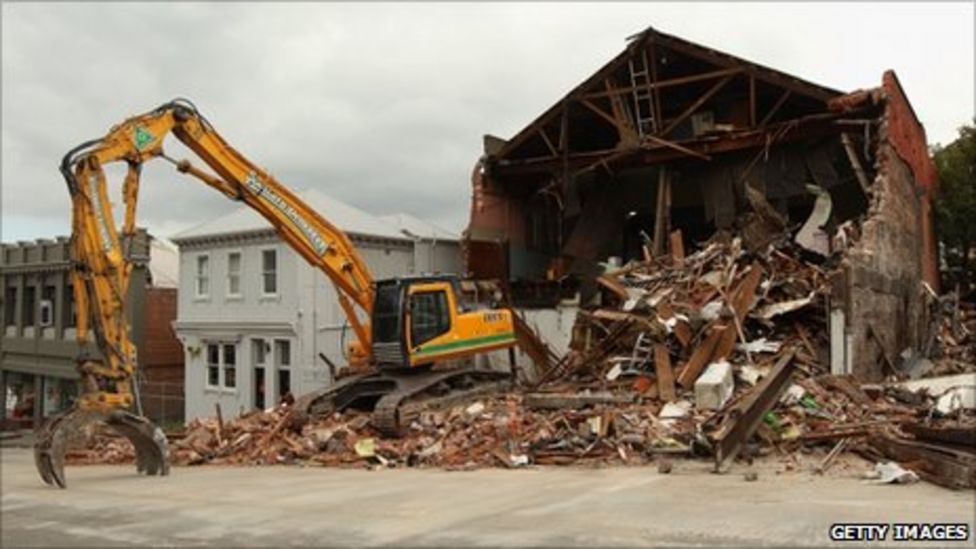 Third of Christchurch buildings 'could face demolition' - BBC News