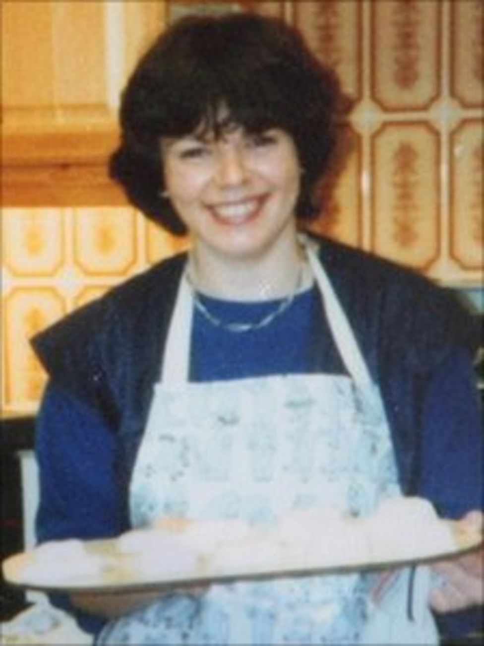 Lesley Howell's brother's anger over sister's death - BBC News