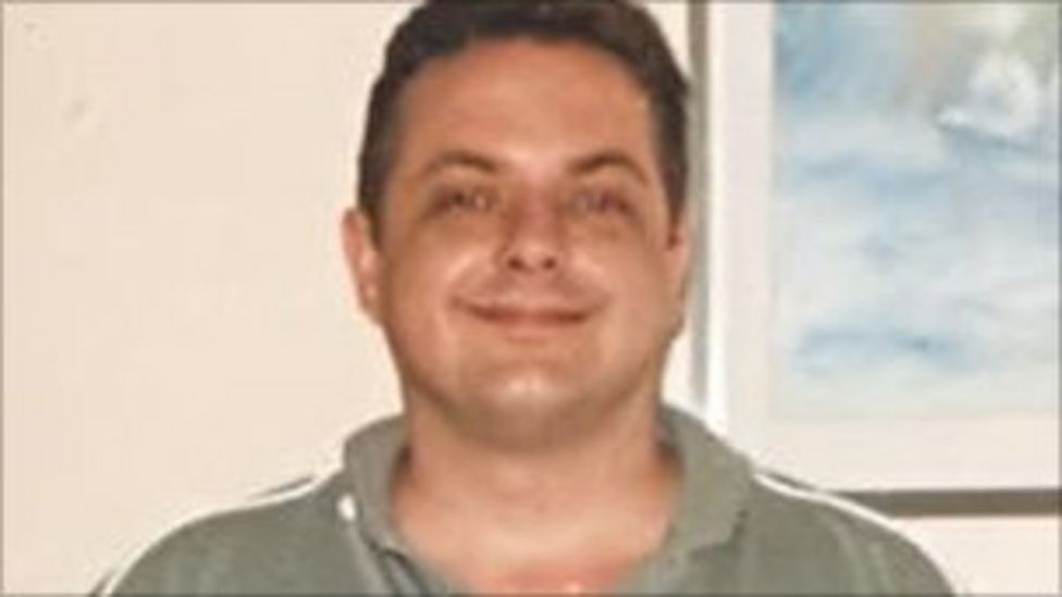 Body found in River Thames is missing Paul Munson - BBC News