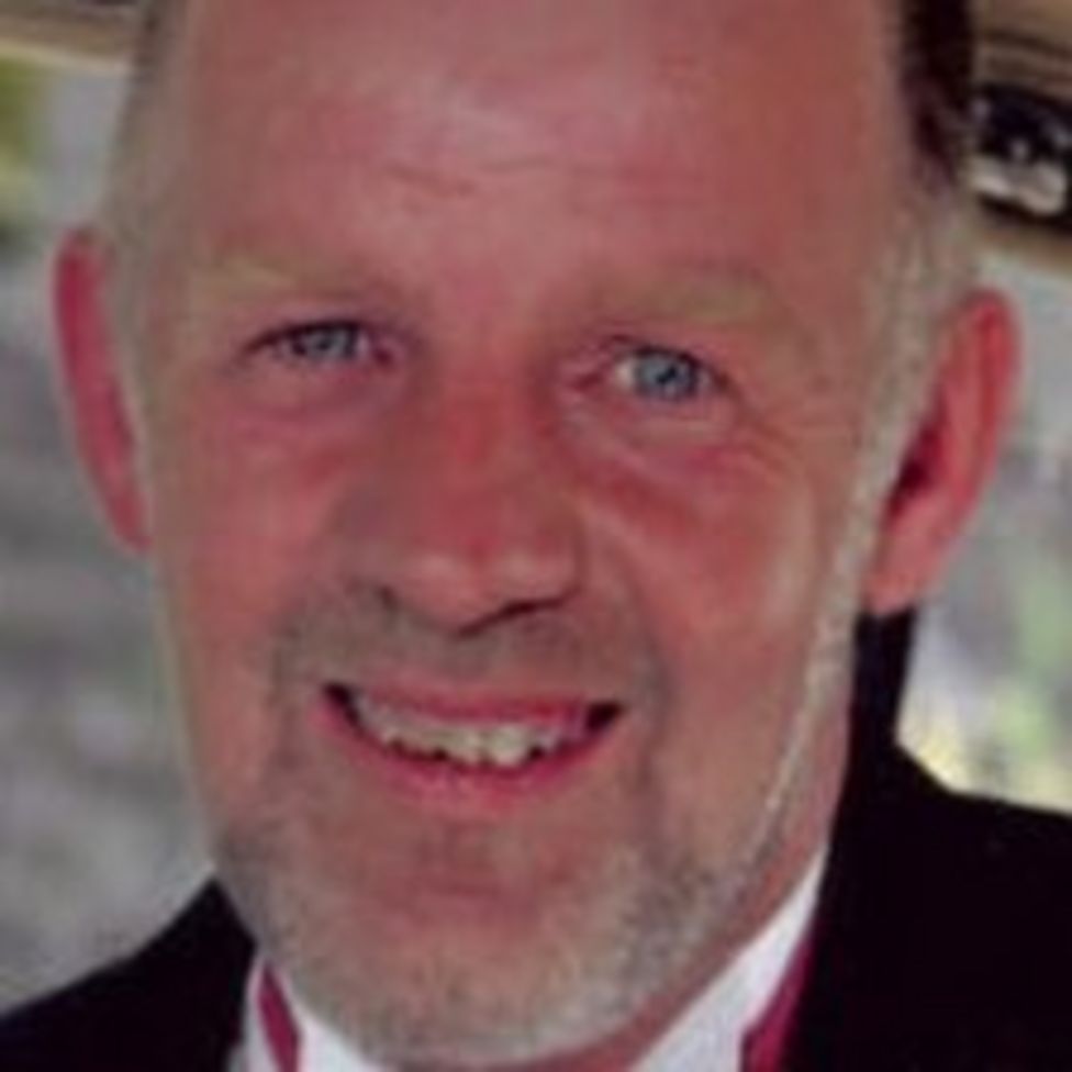 Cumbria shootings: Derrick Bird's twin left dead on floor - BBC News