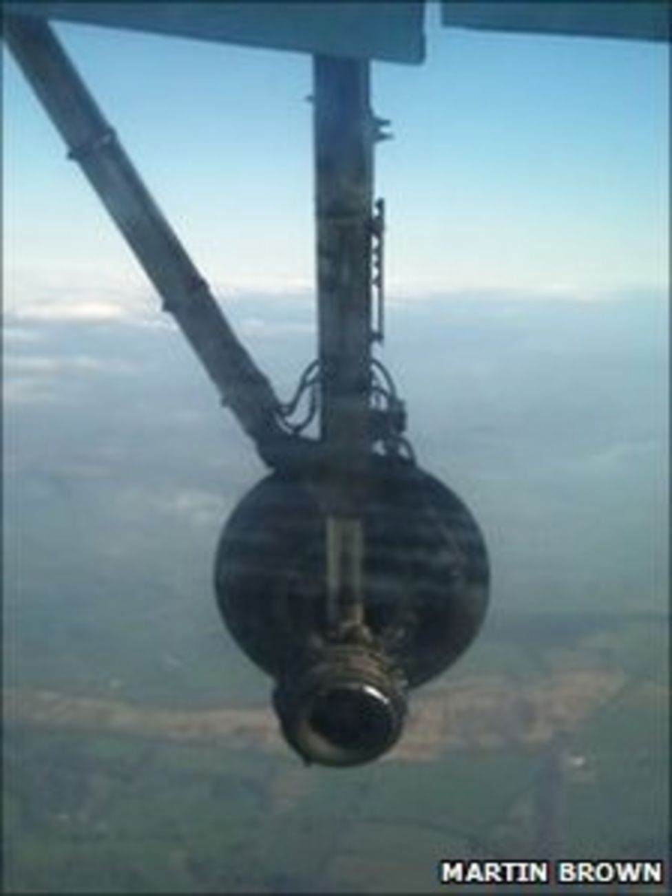 Flybe plane passengers 'saw wheel fall off' - BBC News