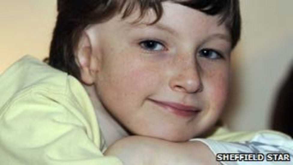 Surgeons create new ear for a nine-year-old Ethan - BBC News
