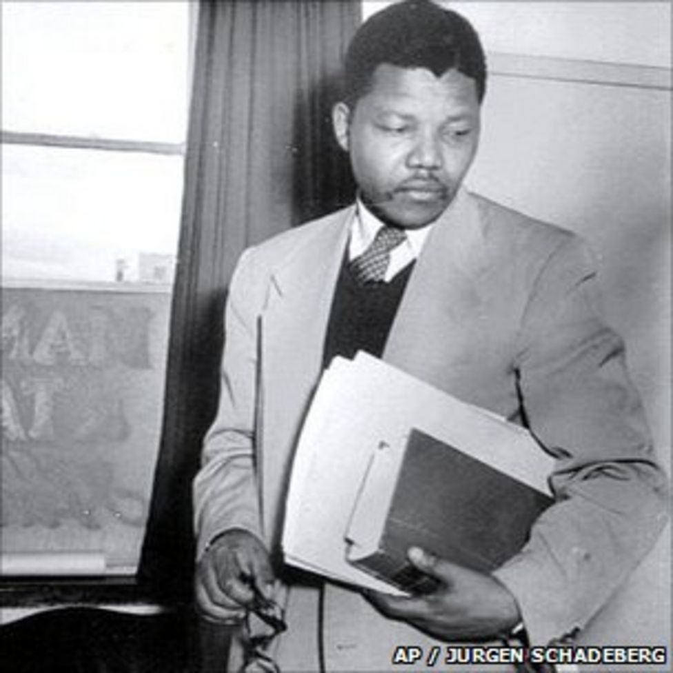 Nelson Mandela digital archive launched - BBC News