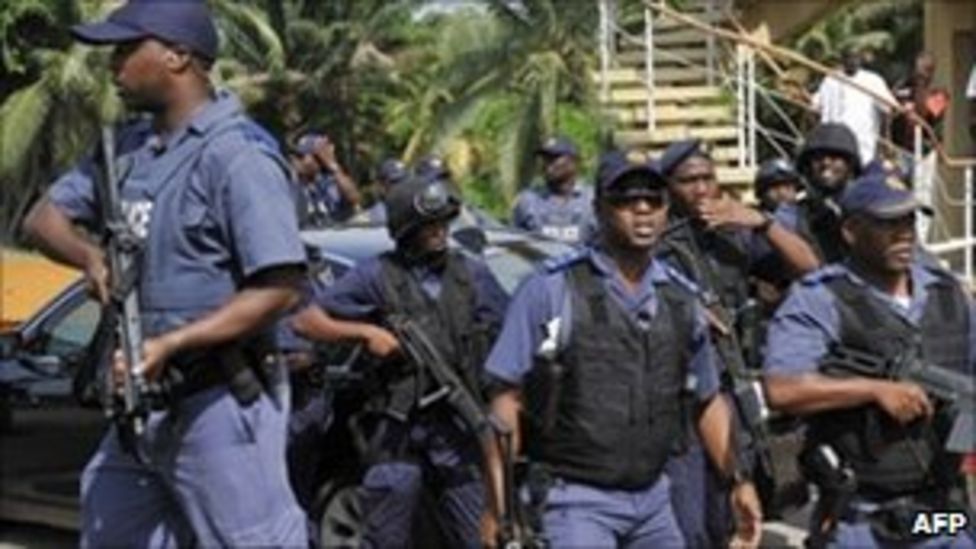 'South African police lost 20,000 guns' - BBC News