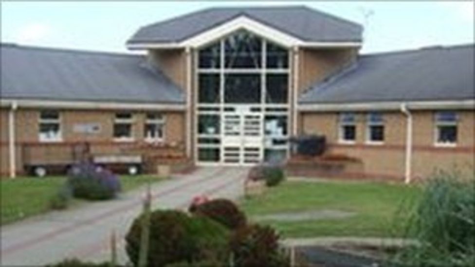 Erlestoke prison evacuated due to fire - BBC News