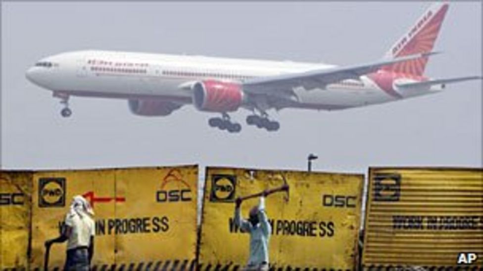 India revokes licences of 14 'fake pilots' - BBC News